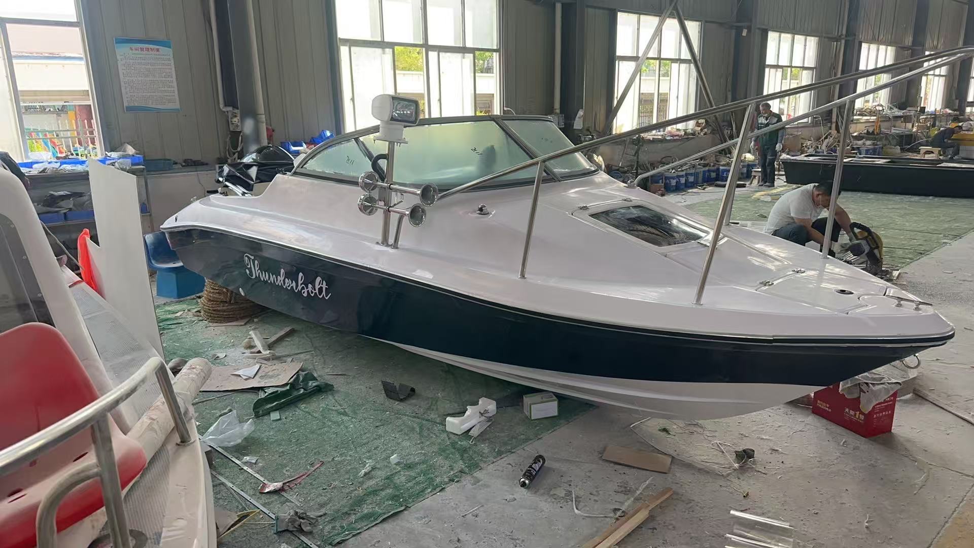 Compact Motor Boat For Lake, River, And Coastal Use - Vlefooena