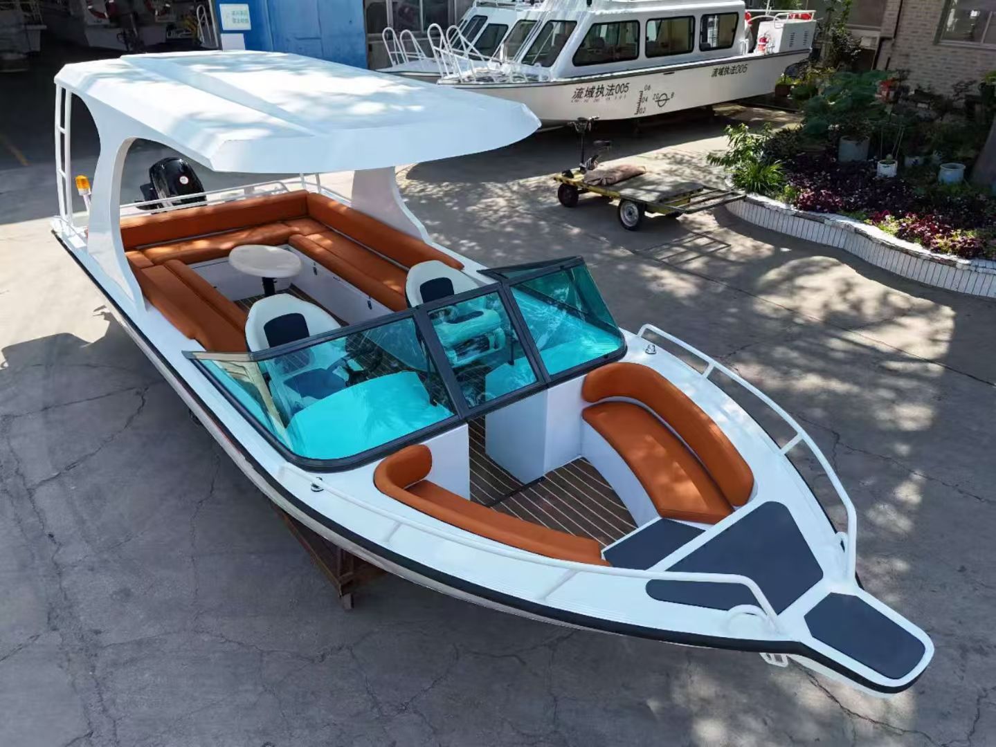 Versatile Weekend Cruiser Boat For Family And Friends - Vlefooena