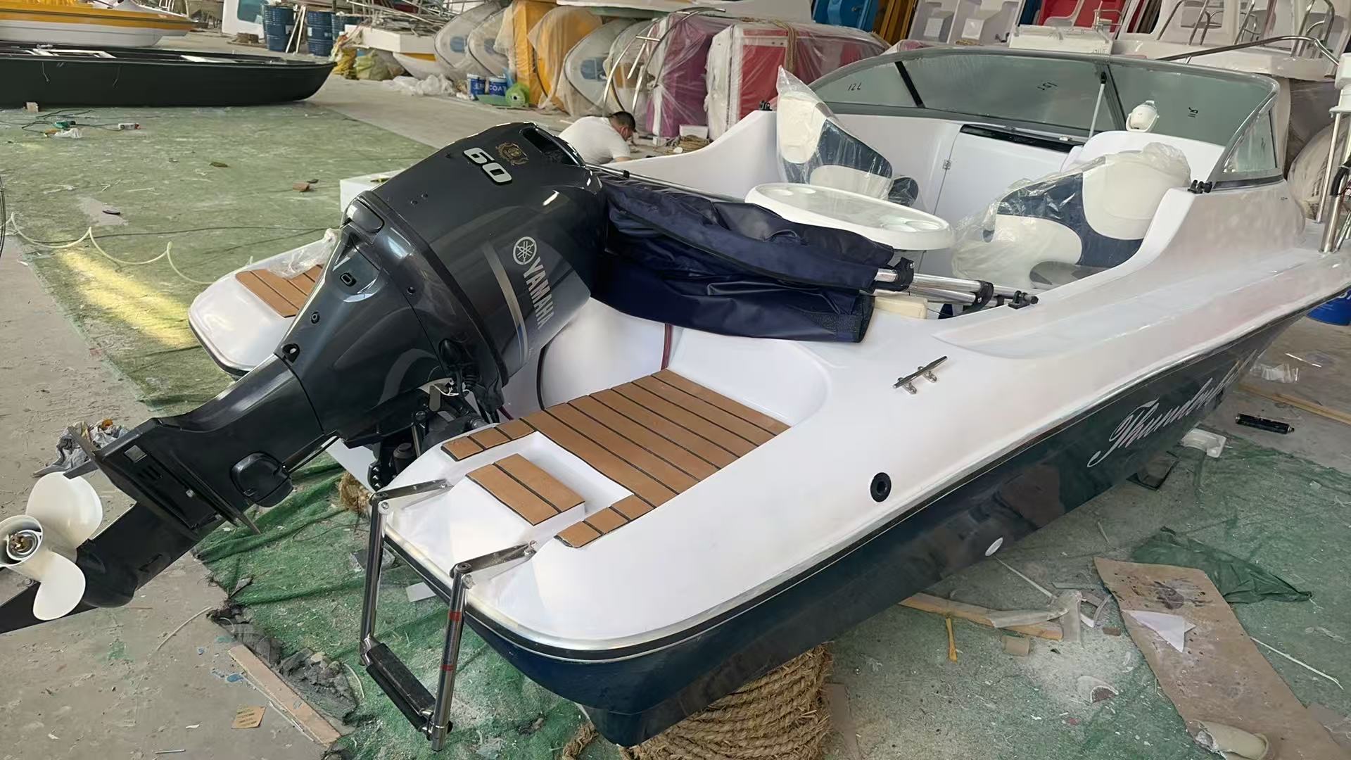 Compact Motor Boat For Lake, River, And Coastal Use - Vlefooena